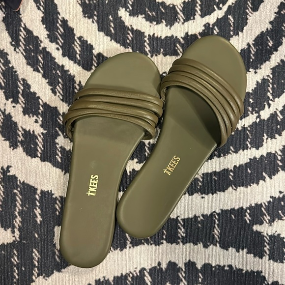TKEES | Shoes | Tkees Serena Slide Sandal Olive Green Size 7 Barely ...